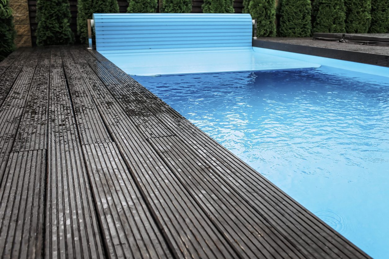 The Pros and Cons of Automatic Inground Pool Covers - The Swimming Pool ...